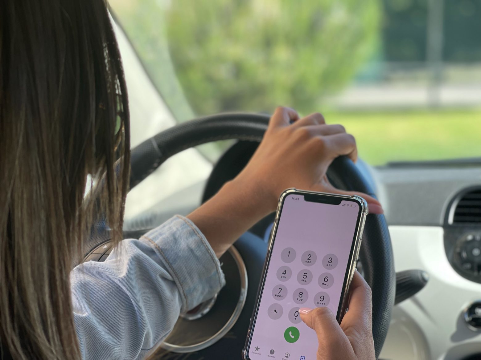 Uso de telemóvel ao volante é um dos principais motivos para aplicação ...
